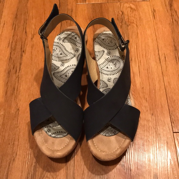 CL by Laundry | Shoes | Sandals | Poshmark
